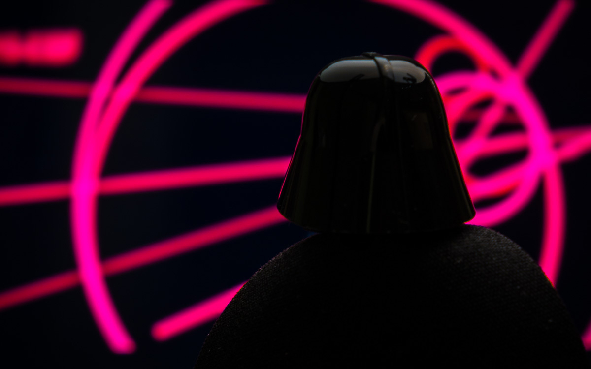 Toy Photographers Say Goodbye to Darth Vader Actor David Prowse
