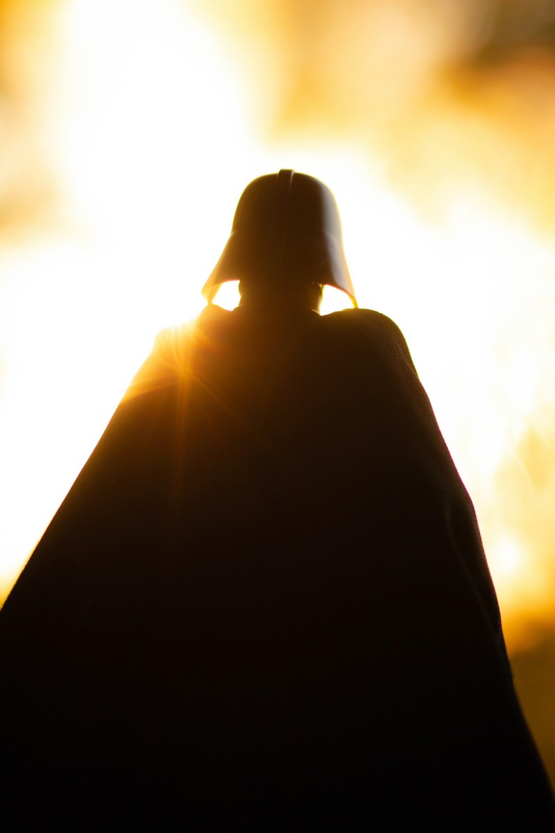 Toy Photographers Say Goodbye to Darth Vader Actor David Prowse