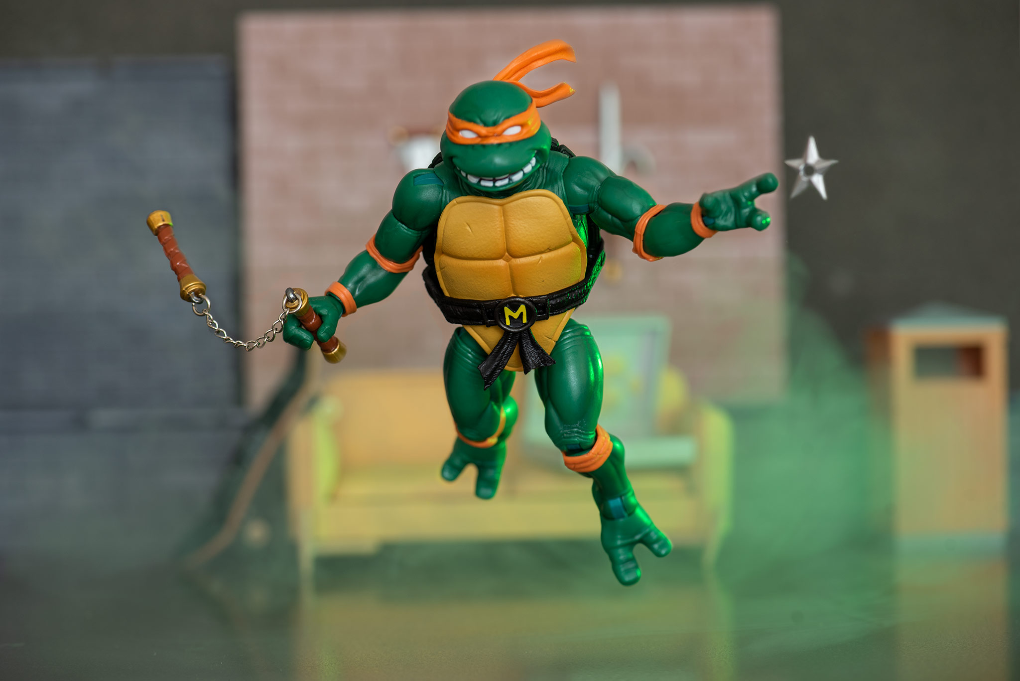 Super7-Ultimates-Michelangelo-TMNT-Review-jumping - Toy Photographers