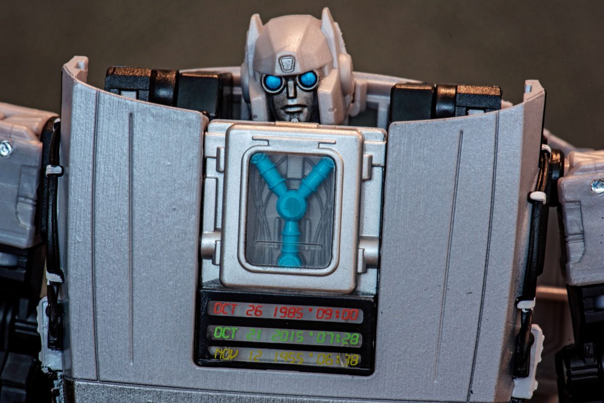 Hasbro Back to the Future Transformers Crossover: Gigawatt Review