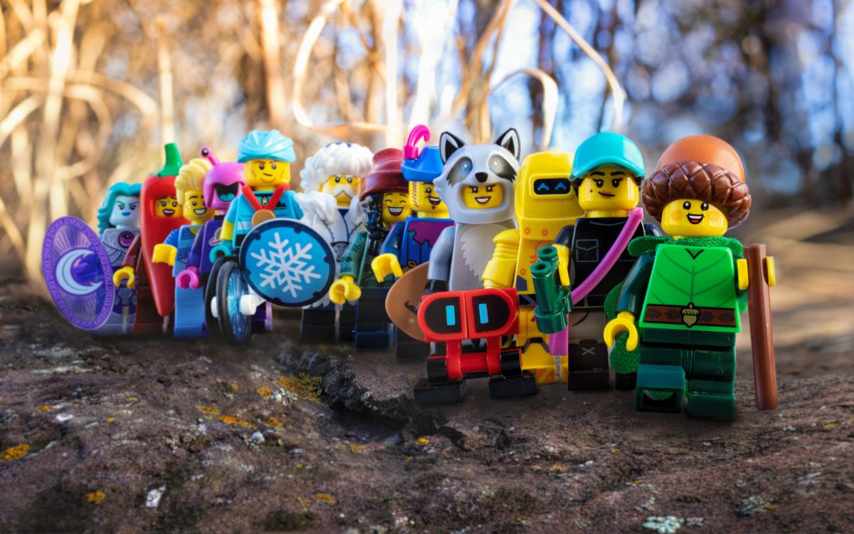 LEGO Collectible Minifigures Series 22 (71032) – The Outdoor Adventures