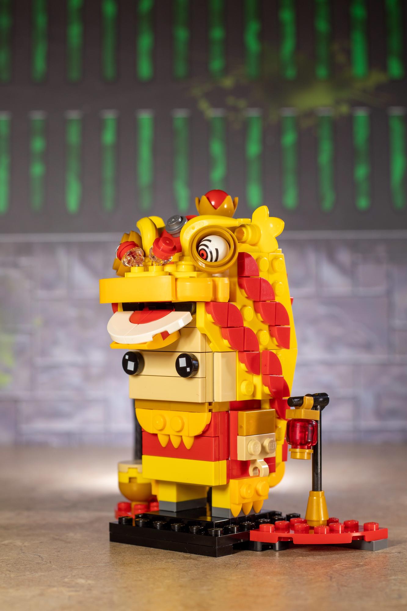 LEGO BrickHeadz 40540 Lion Dance Guy review - Toy Photographers