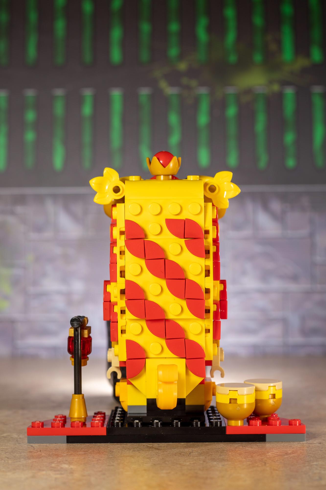 LEGO BrickHeadz 40540 Lion Dance Guy review - Toy Photographers