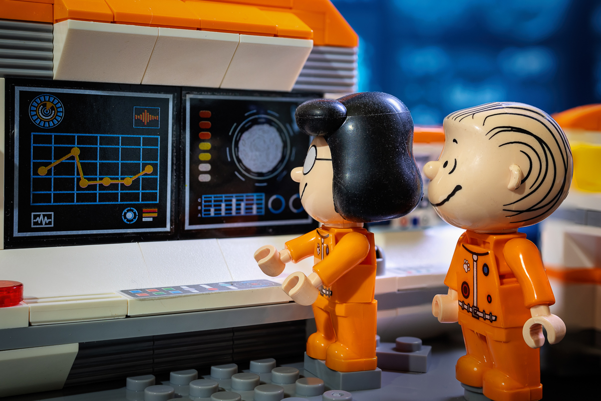 Snoopy Goes to the Moon! - Toy Photographers