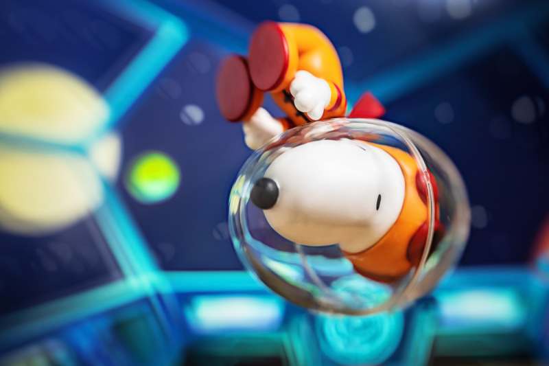 Snoopy Goes to the Moon! - Toy Photographers