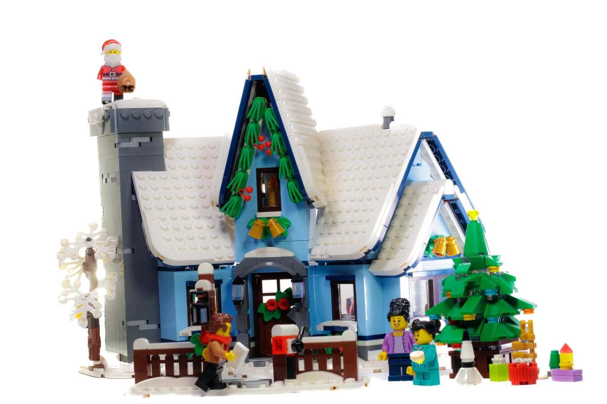 LEGO Santa's Visit 10293 review - Toy Photographers