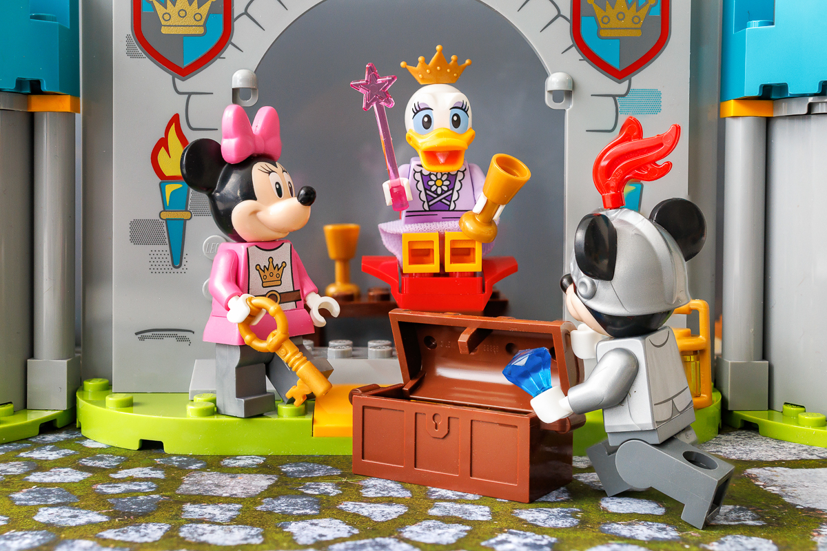Review: LEGO Mickey and Friends Castle Defenders - Toy Photographers