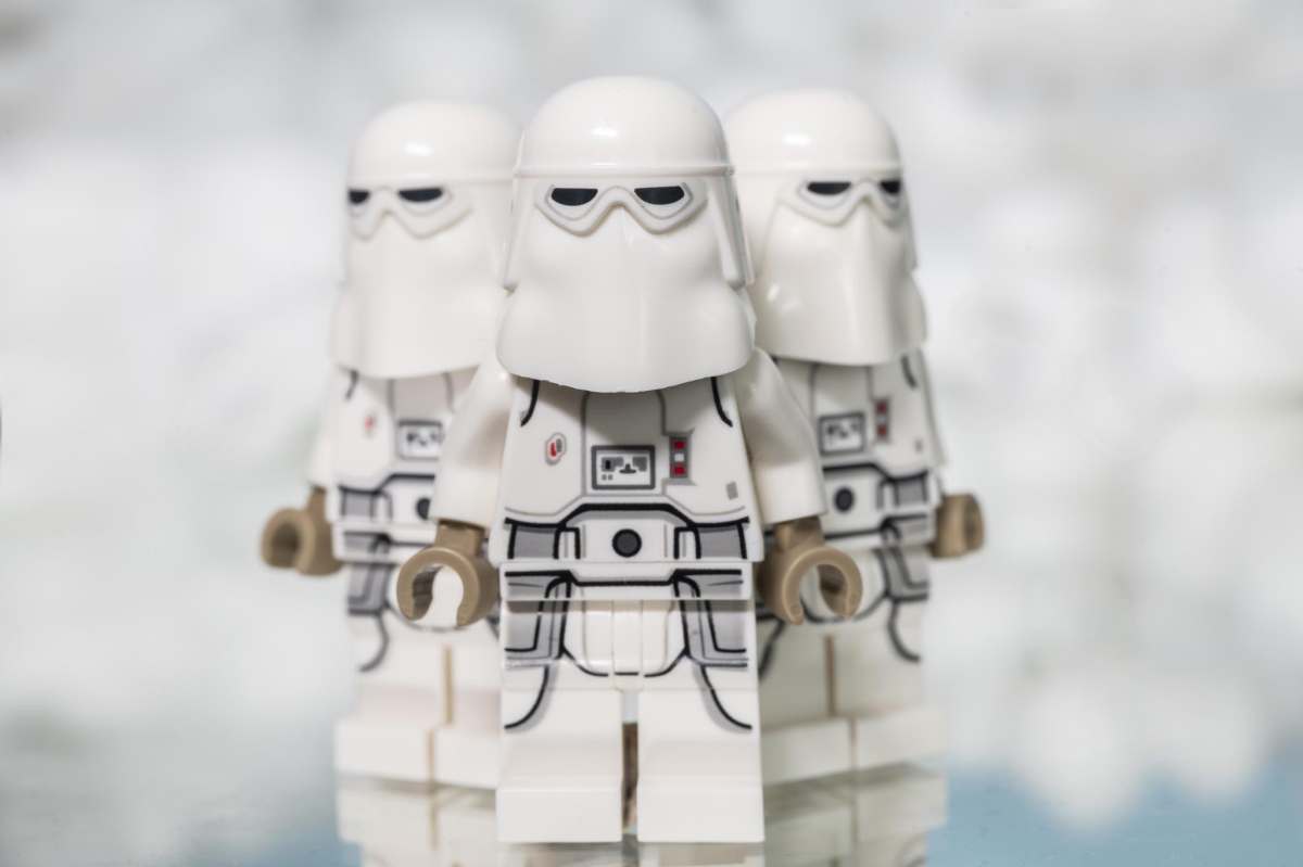 LEGO Snowtrooper Battle Pack Review (75320) - Toy Photographers