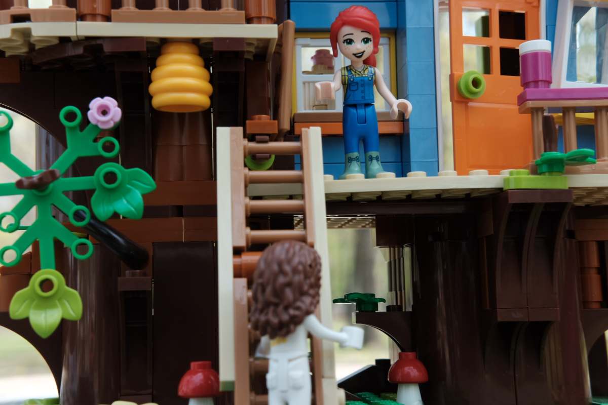 LEGO Friends Friendship Treehouse 41703 Review - Toy Photographers