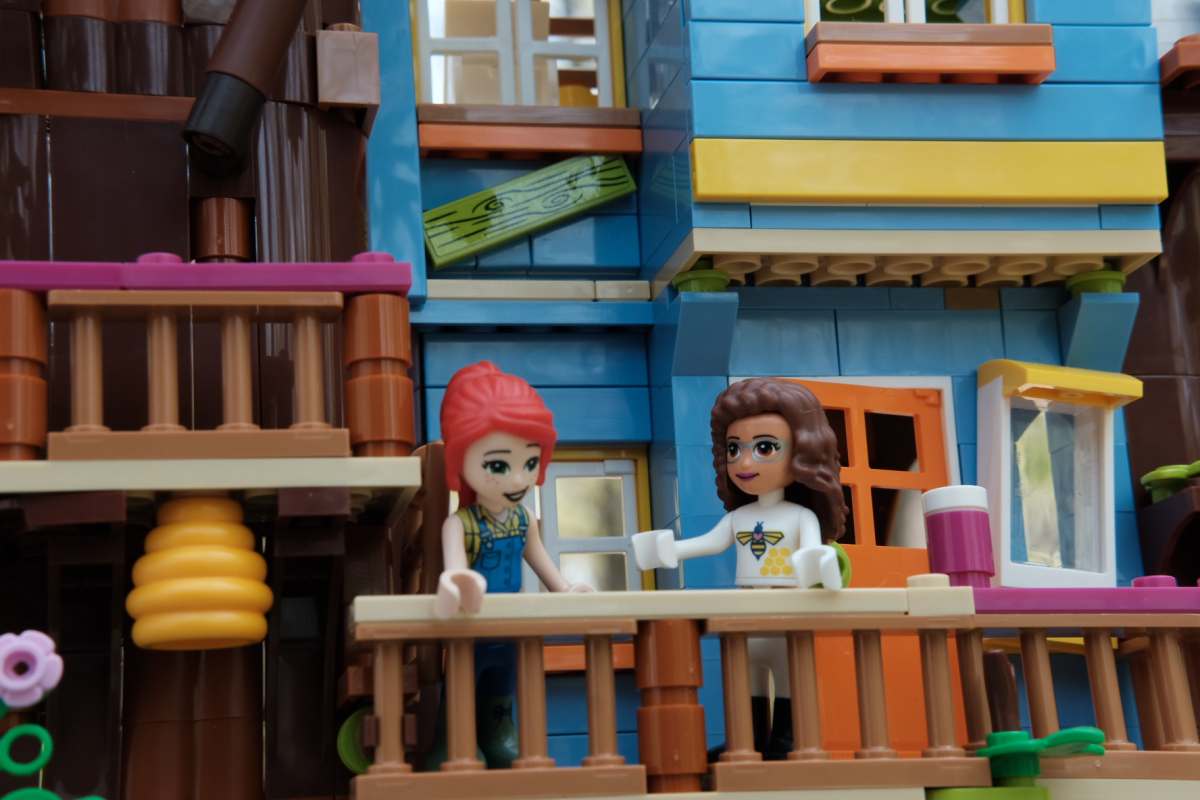 LEGO Friends Friendship Treehouse 41703 Review - Toy Photographers