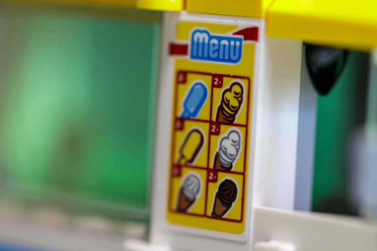 LEGO City Ice Cream Truck 60253 Review - Toy Photographers