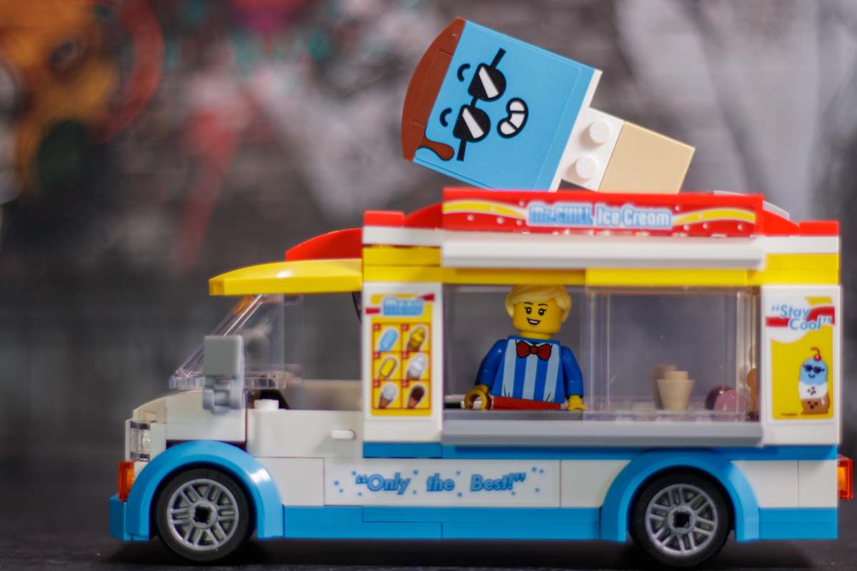 LEGO City Ice Cream Truck 60253 Review - Toy Photographers