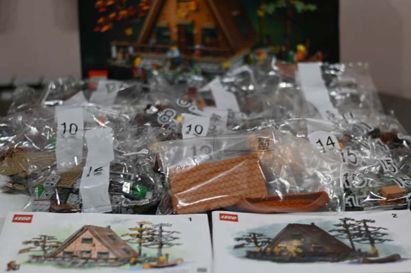 LEGO A-Frame Cabin (21338) Review - Toy Photographers