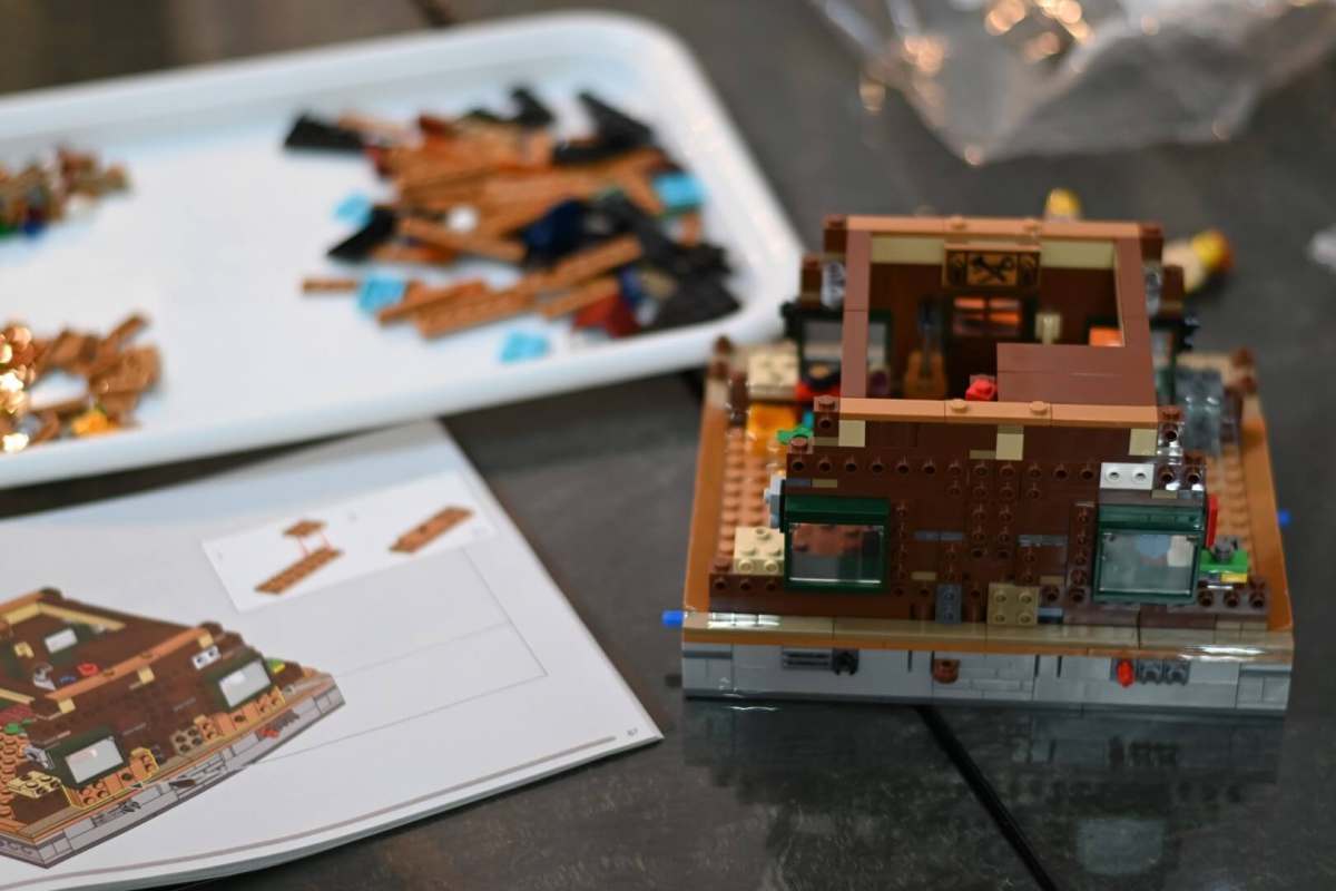 LEGO A-Frame Cabin (21338) Review - Toy Photographers