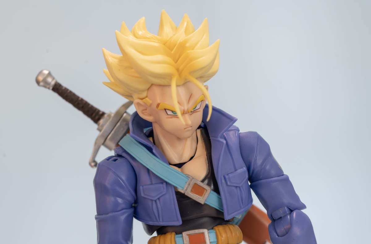 Dragon Ball Z: Super Saiyan Trunks SH Figuarts Review - Toy Photographers