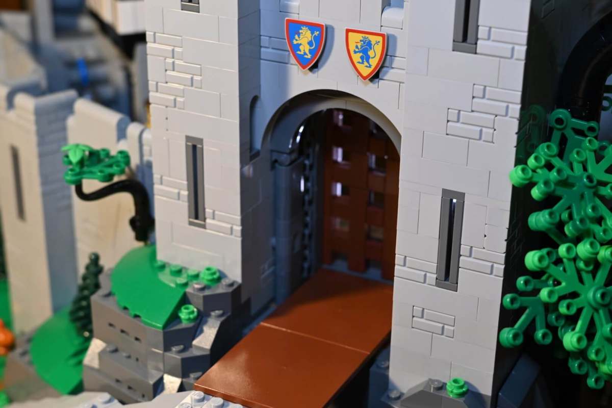 LEGO Lion Knights' Castle (10305) 1-Year Anniversary Review - Toy ...