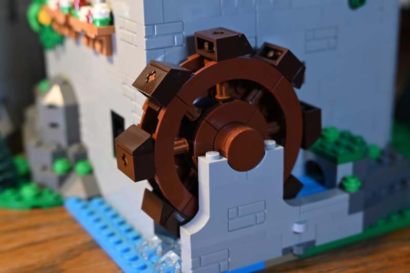 LEGO Lion Knights' Castle (10305) 1-Year Anniversary Review - Toy ...