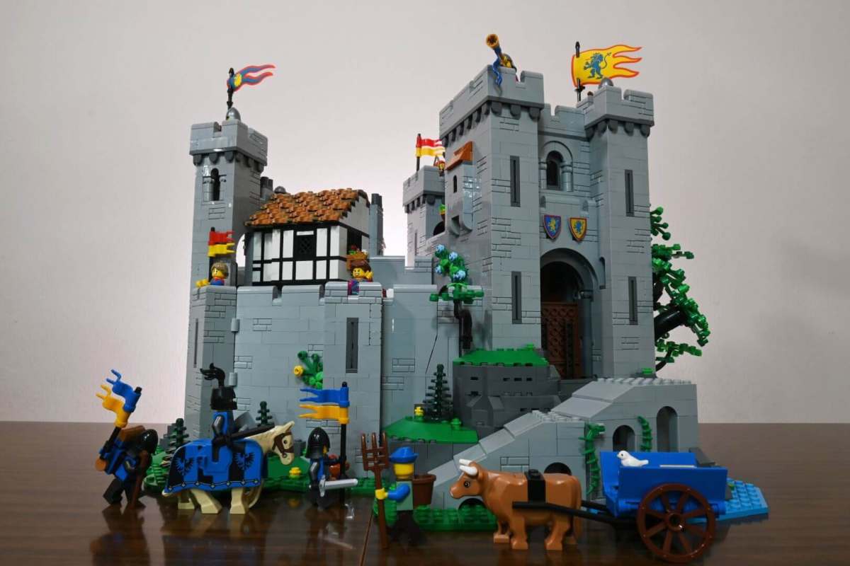 LEGO Lion Knights' Castle (10305) 1-Year Anniversary Review - Toy ...