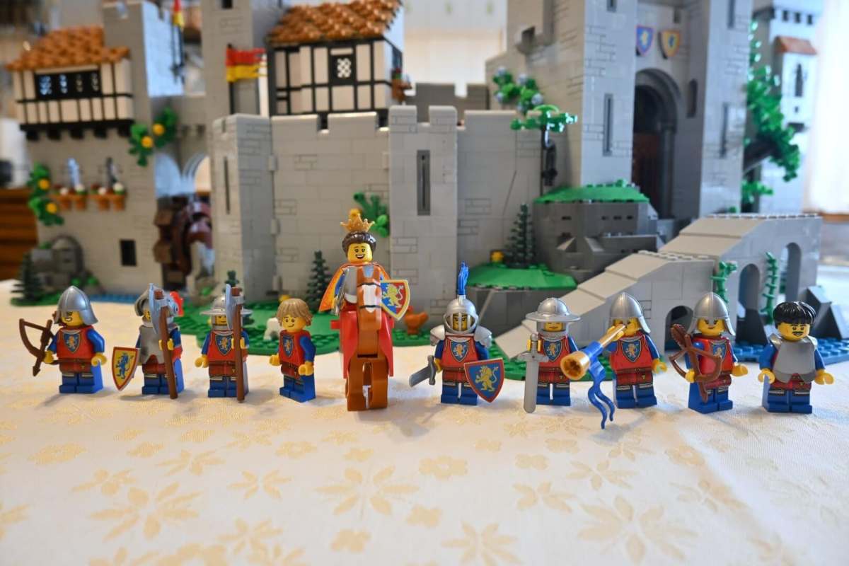 LEGO Lion Knights' Castle (10305) 1-Year Anniversary Review - Toy ...