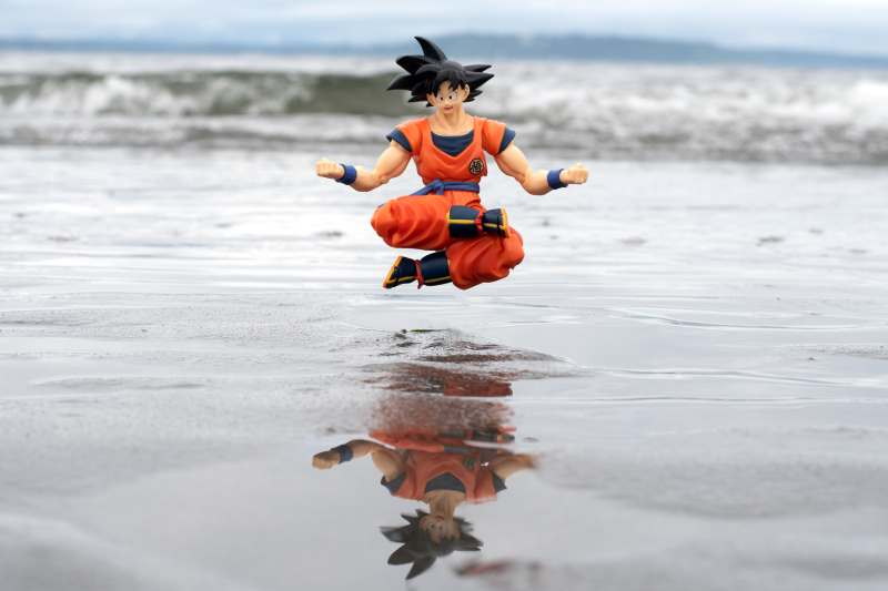 goku-at-the-beach-meditating-01 - Toy Photographers