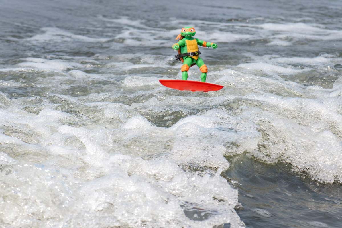 Surfing with the TMNT's Michaelangelo - Toy Photographers