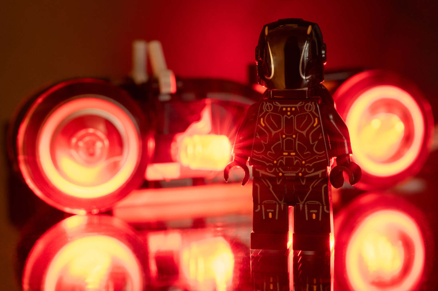 social-LEGO-Tron-Cycle-red-02 - Toy Photographers