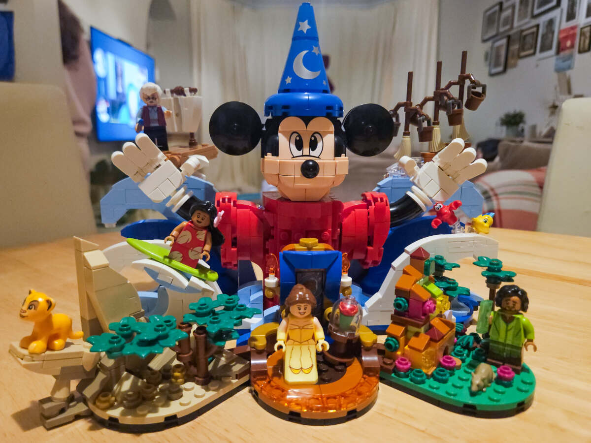 Lego Magic of Disney 21352 review - Toy Photographers